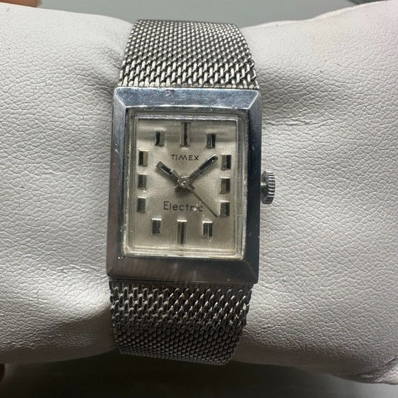 Timex | Accessories | Vintage Timex Electric Watch Women Silver Tone ...
